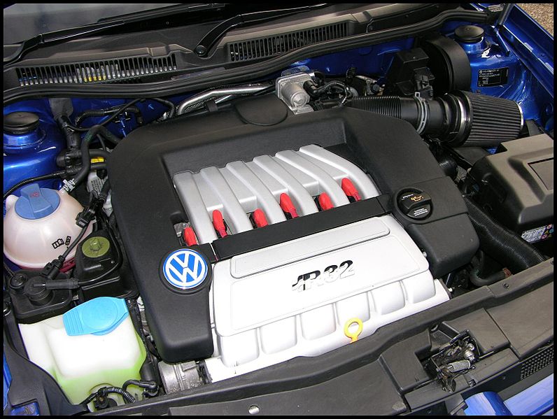 What is the Volkswagen R32 - an ultimate hot hatch