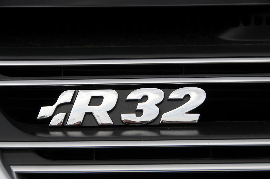 What is the Volkswagen R32 - an ultimate hot hatch